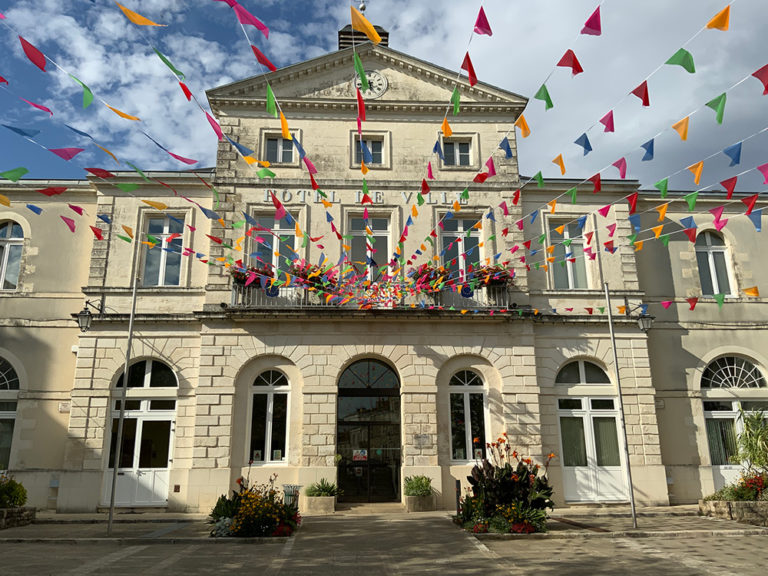 Mairie Ruffec : commune du sud-ouest de la France en Charente