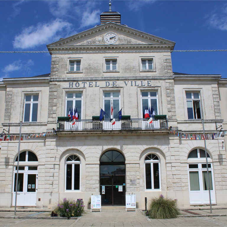 Mairie Ruffec : commune du sud-ouest de la France en Charente