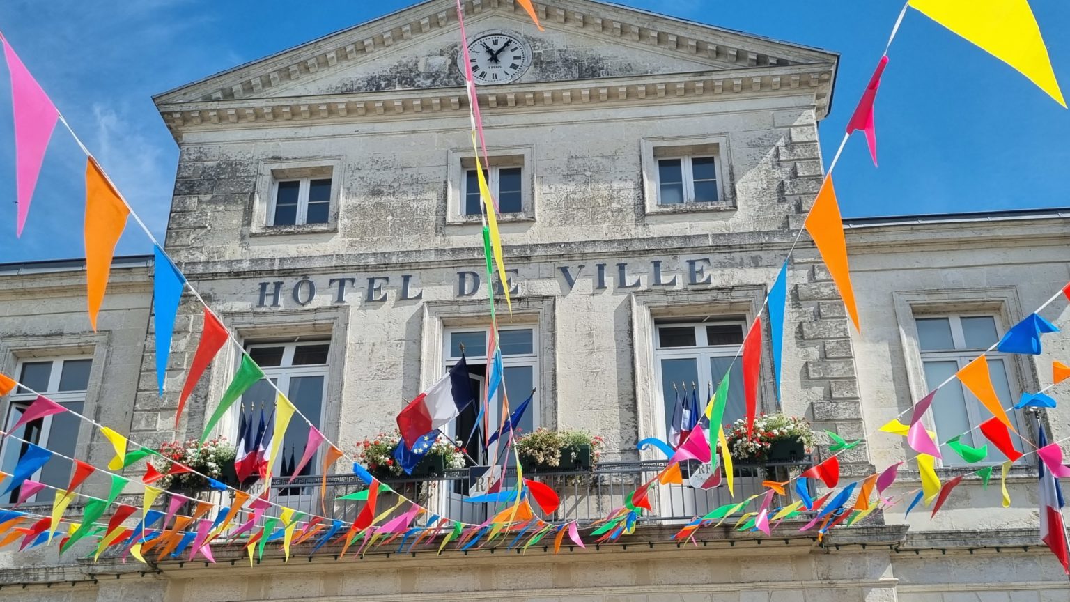 Mairie Ruffec : commune du sud-ouest de la France en Charente